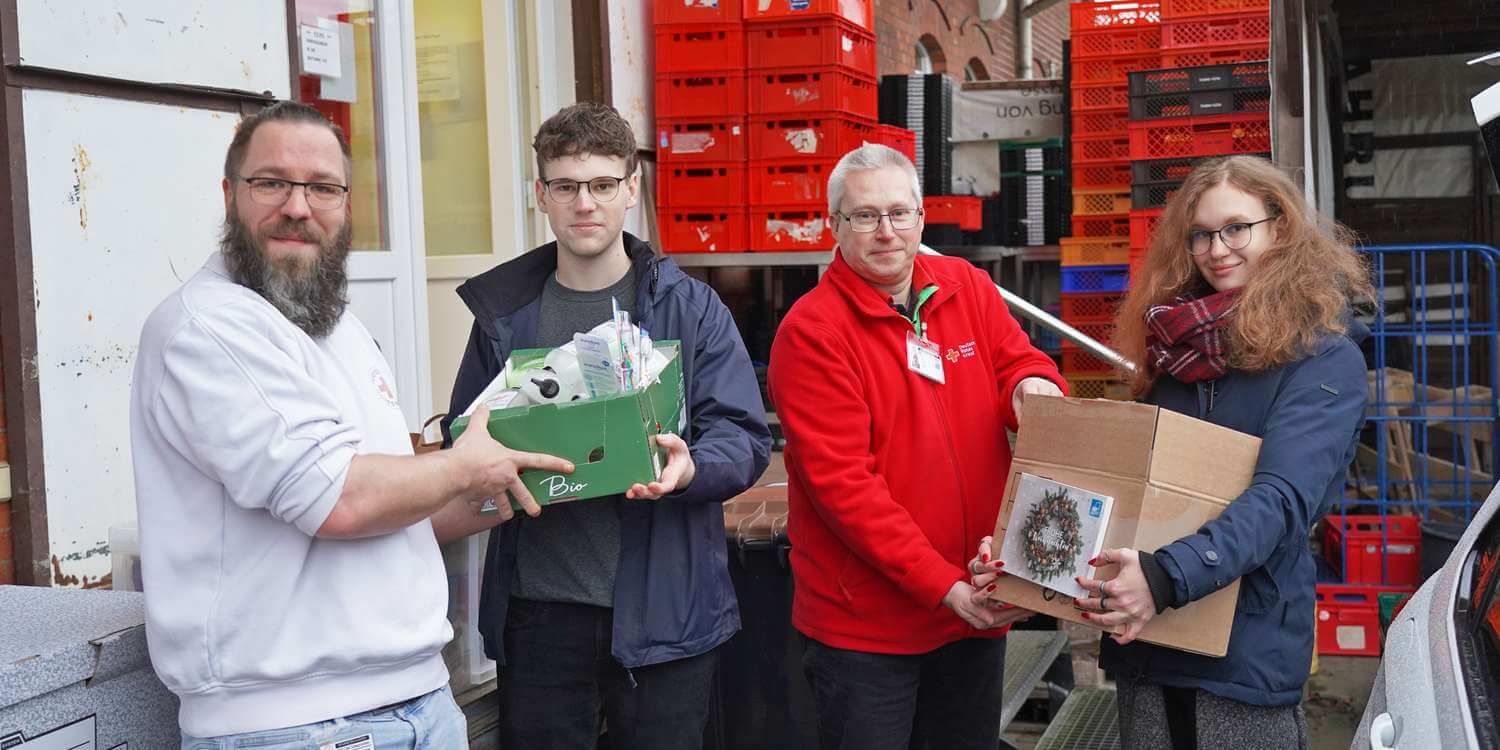 Abfallwirtschaft: Auszubildende sammeln Spenden für die Tafeln ...